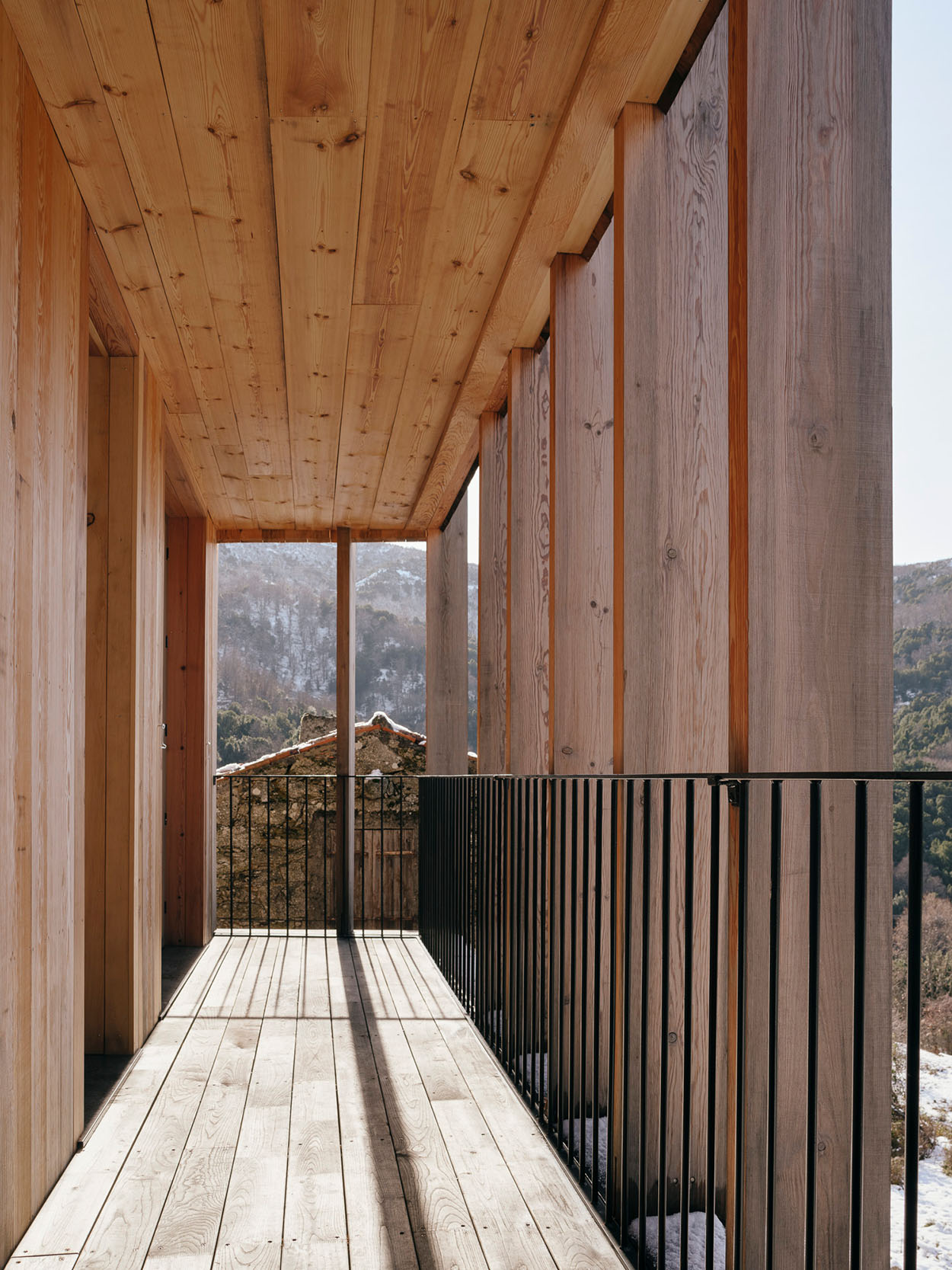 Orma Architettura completed a low-carbon building in Corsica using ...